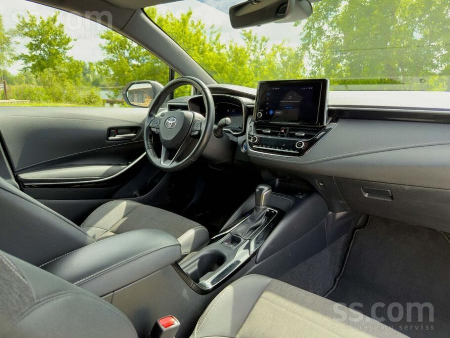 White Toyota Corolla 2023 in Riga, with an engine capacity of 1.80 L and mileage of 57 thousand km for 19500 €, photo 8 on AUTOMOTO.COM.LV