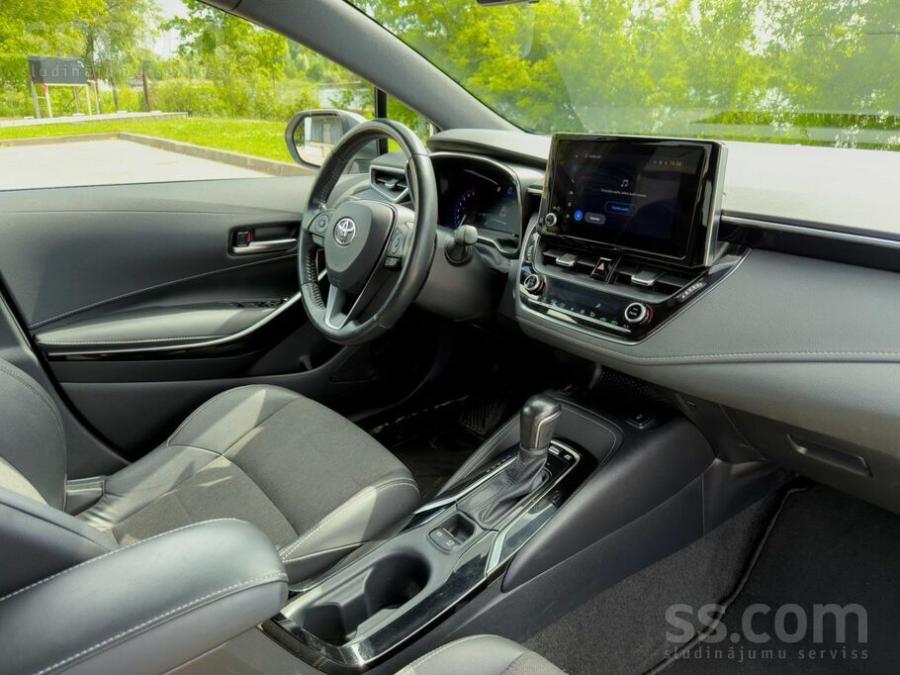 White Toyota Corolla 2023 in Riga, with an engine capacity of 1.80 L and mileage of 57 thousand km for 19500 €, photo 9 on AUTOMOTO.COM.LV