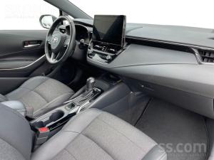 White Toyota Corolla 2023 in Riga, with an engine capacity of 1.80 L and mileage of 56 thousand km for 22990 €, photo 6 on AUTOMOTO.COM.LV