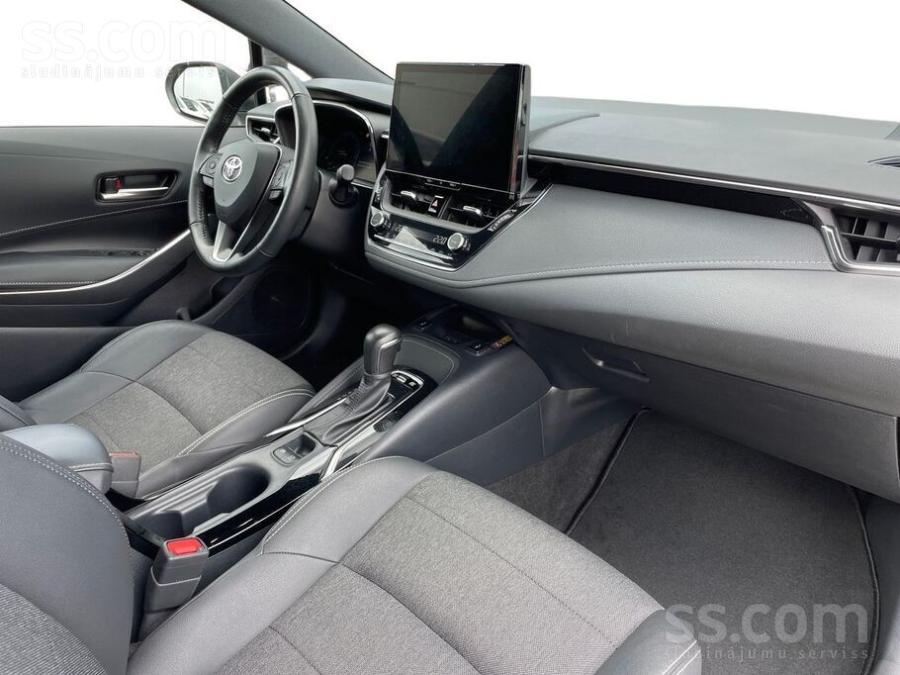 White Toyota Corolla 2023 in Riga, with an engine capacity of 1.80 L and mileage of 56 thousand km for 22990 €, photo 6 on AUTOMOTO.COM.LV