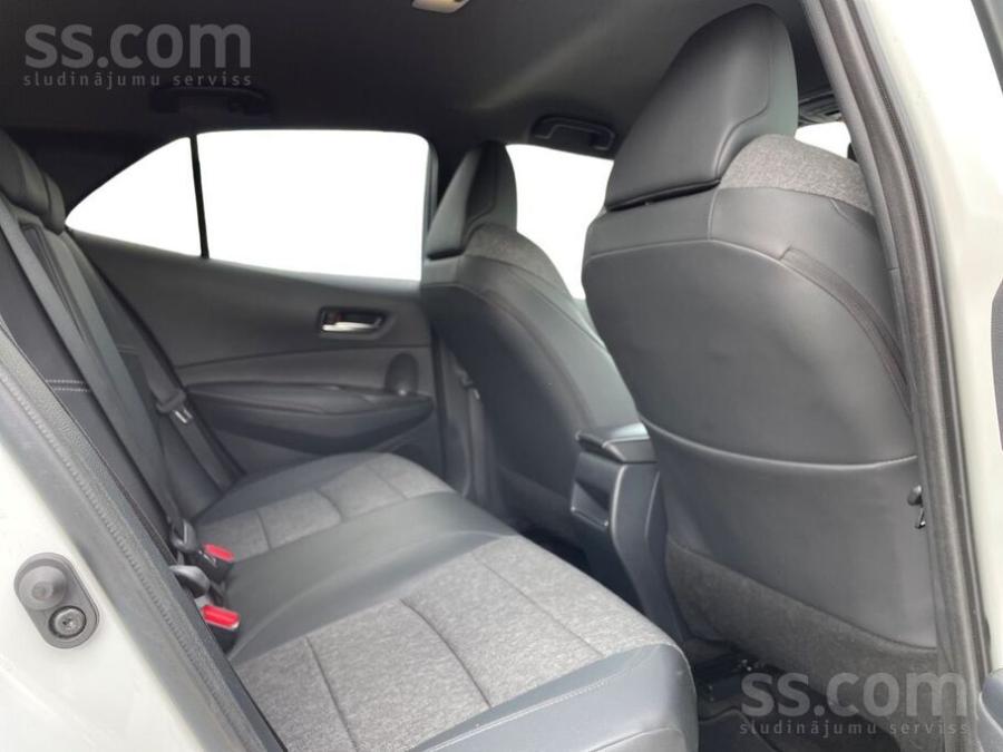 White Toyota Corolla 2023 in Riga, with an engine capacity of 1.80 L and mileage of 56 thousand km for 22990 €, photo 8 on AUTOMOTO.COM.LV