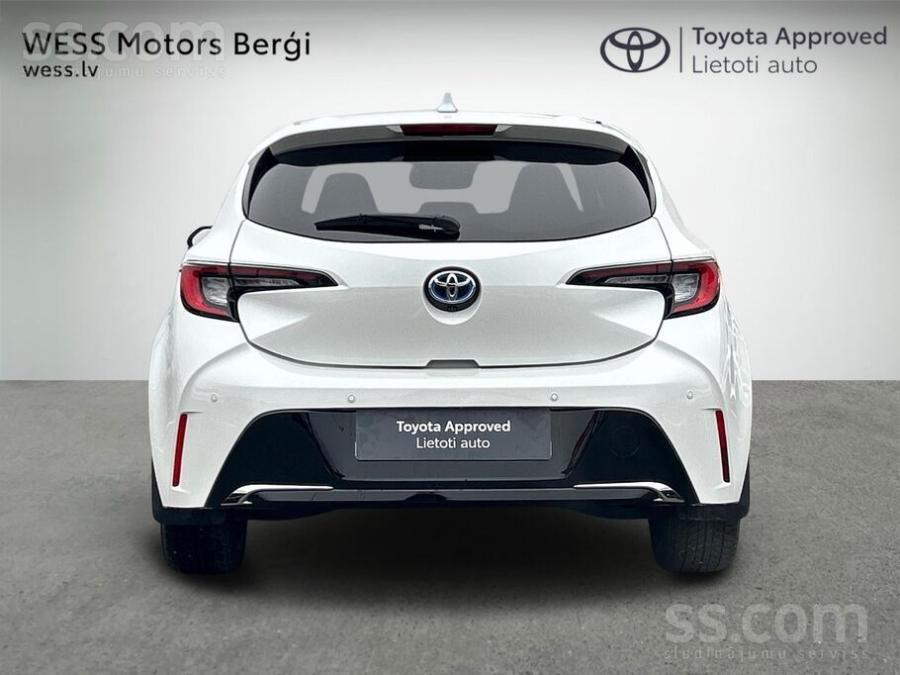 Balts Toyota Corolla 2023 Rīga, ar dzinēja tilpumu 1.80 L un nobraukumu 51 tūkst. km par 21490 €, foto 5 vietnē AUTOMOTO.COM.LV