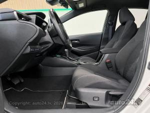 White Toyota Corolla 2023 in Tallinn, with an engine capacity of 1.80 L and mileage of 13 thousand km for 20990 €, photo 1 on AUTOMOTO.COM.LV