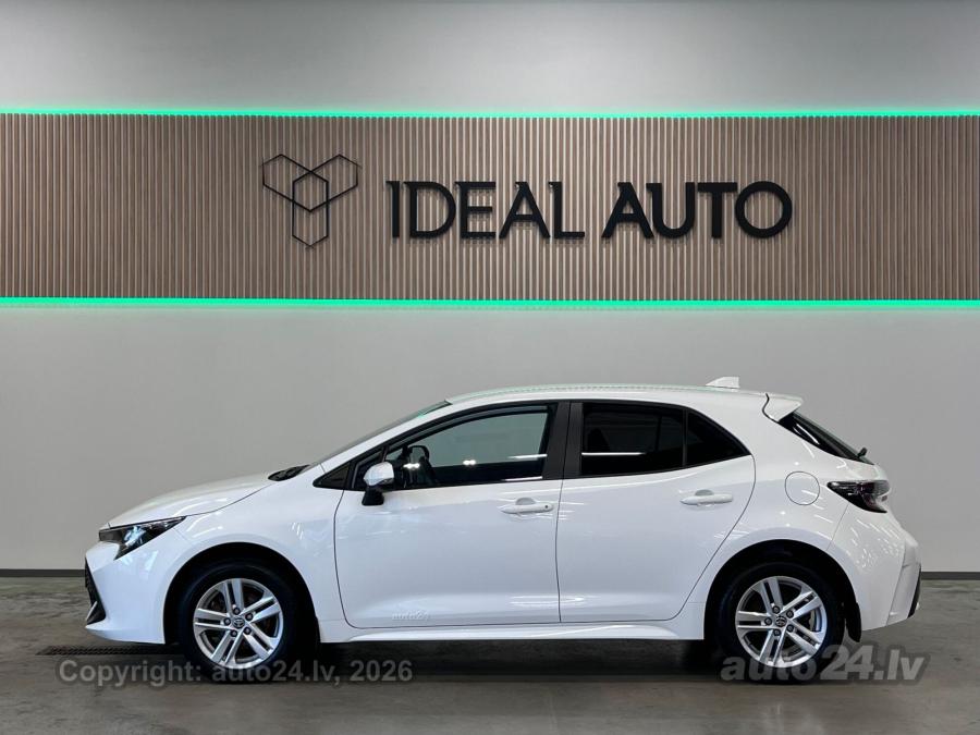 White Toyota Corolla 2023 in Tallinn, with an engine capacity of 1.80 L and mileage of 13 thousand km for 20990 €, photo 3 on AUTOMOTO.COM.LV