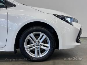 White Toyota Corolla 2023 in Tallinn, with an engine capacity of 1.80 L and mileage of 13 thousand km for 20990 €, photo 5 on AUTOMOTO.COM.LV