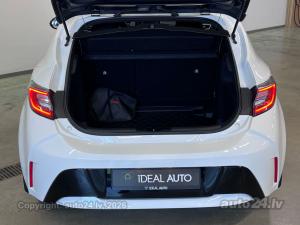 White Toyota Corolla 2023 in Tallinn, with an engine capacity of 1.80 L and mileage of 13 thousand km for 20990 €, photo 8 on AUTOMOTO.COM.LV