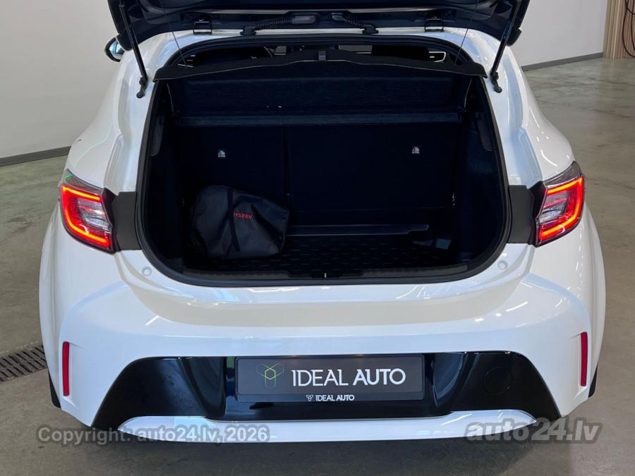 White Toyota Corolla 2023 in Tallinn, with an engine capacity of 1.80 L and mileage of 13 thousand km for 20990 €, photo 8 on AUTOMOTO.COM.LV