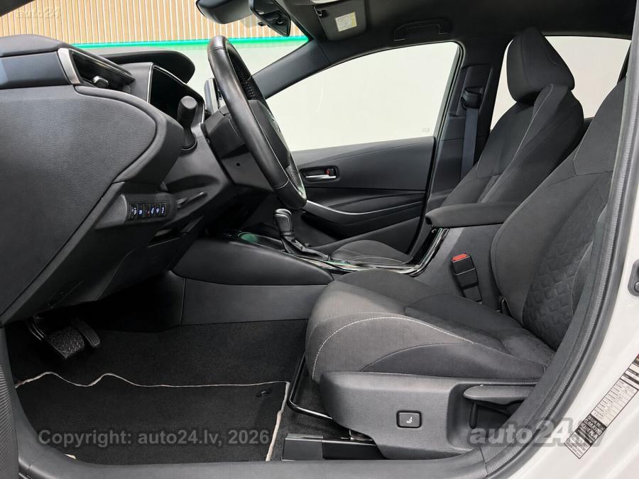 White Toyota Corolla 2023 in Tallinn, with an engine capacity of 1.80 L and mileage of 13 thousand km for 20990 €, photo 9 on AUTOMOTO.COM.LV
