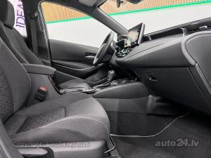 White Toyota Corolla 2023 in Tallinn, with an engine capacity of 1.80 L and mileage of 13 thousand km for 20990 €, photo 10 on AUTOMOTO.COM.LV