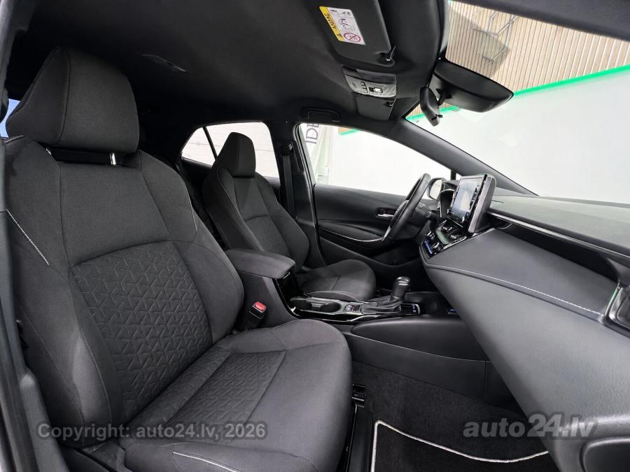 White Toyota Corolla 2023 in Tallinn, with an engine capacity of 1.80 L and mileage of 13 thousand km for 20990 €, photo 11 on AUTOMOTO.COM.LV