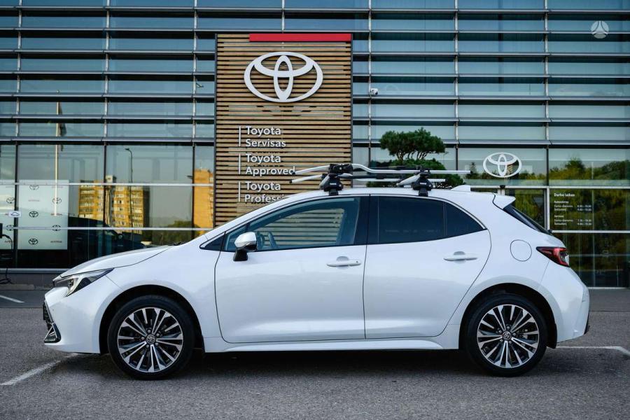 Balts Toyota Corolla 2023 Kauņa, ar dzinēja tilpumu 1.80 L un nobraukumu 53 tūkst. km par 21900 €, foto 3 vietnē AUTOMOTO.COM.LV