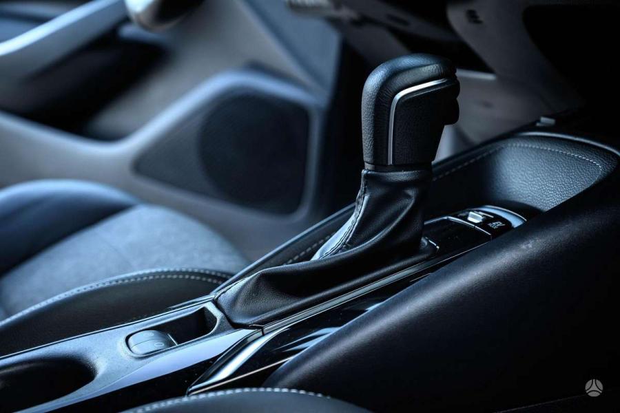 Balts Toyota Corolla 2023 Kauņa, ar dzinēja tilpumu 1.80 L un nobraukumu 53 tūkst. km par 21900 €, foto 24 vietnē AUTOMOTO.COM.LV