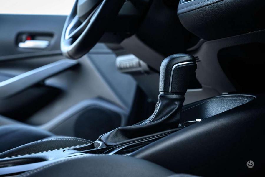 Balts Toyota Corolla 2023 Kauņa, ar dzinēja tilpumu 1.80 L un nobraukumu 53 tūkst. km par 21900 €, foto 28 vietnē AUTOMOTO.COM.LV