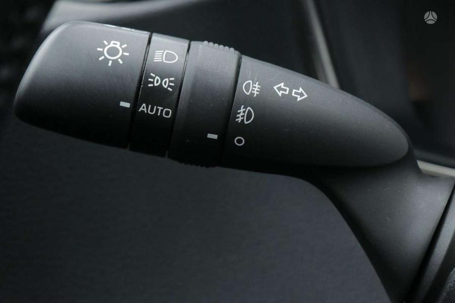 Balts Toyota Corolla 2023 Viļņa, ar dzinēja tilpumu 1.80 L un nobraukumu 77 tūkst. km par 22900 €, foto 24 vietnē AUTOMOTO.COM.LV