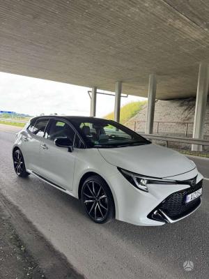 Balts Toyota Corolla 2024 Šauļi, ar dzinēja tilpumu 1.99 L un nobraukumu 6 tūkst. km par 23200 €, foto  vietnē AUTOMOTO.COM.LV