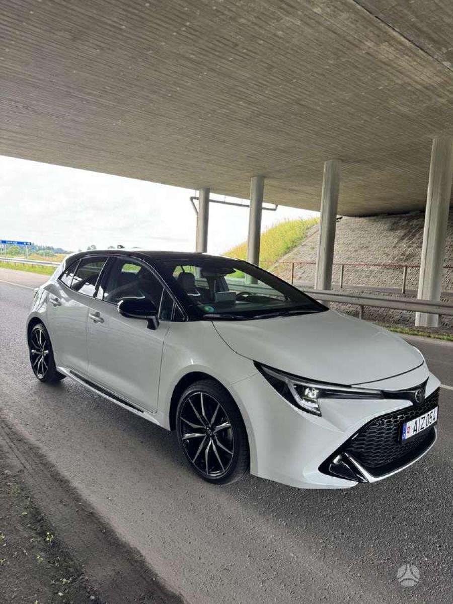 Balts Toyota Corolla 2024 Šauļi, ar dzinēja tilpumu 1.99 L un nobraukumu 6 tūkst. km par 23200 €, foto 1 vietnē AUTOMOTO.COM.LV