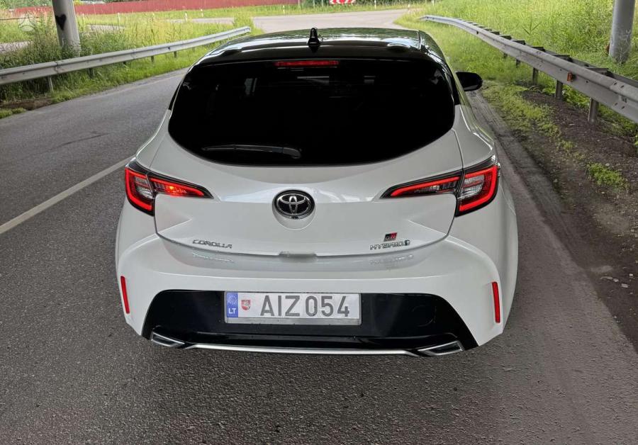 Balts Toyota Corolla 2024 Šauļi, ar dzinēja tilpumu 1.99 L un nobraukumu 6 tūkst. km par 23200 €, foto 5 vietnē AUTOMOTO.COM.LV