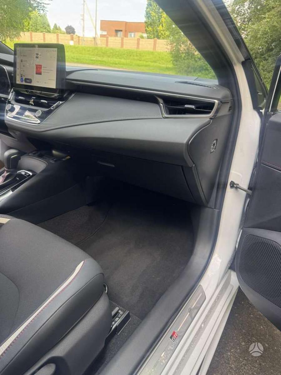Balts Toyota Corolla 2024 Šauļi, ar dzinēja tilpumu 1.99 L un nobraukumu 6 tūkst. km par 23200 €, foto 10 vietnē AUTOMOTO.COM.LV