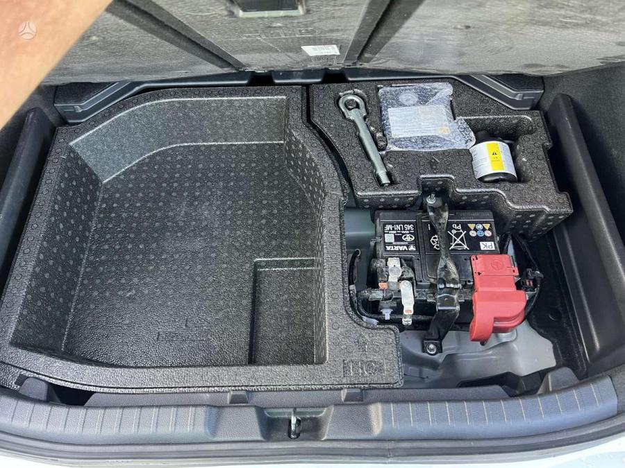 Balts Toyota Corolla 2024 Šauļi, ar dzinēja tilpumu 1.99 L un nobraukumu 6 tūkst. km par 23200 €, foto 12 vietnē AUTOMOTO.COM.LV