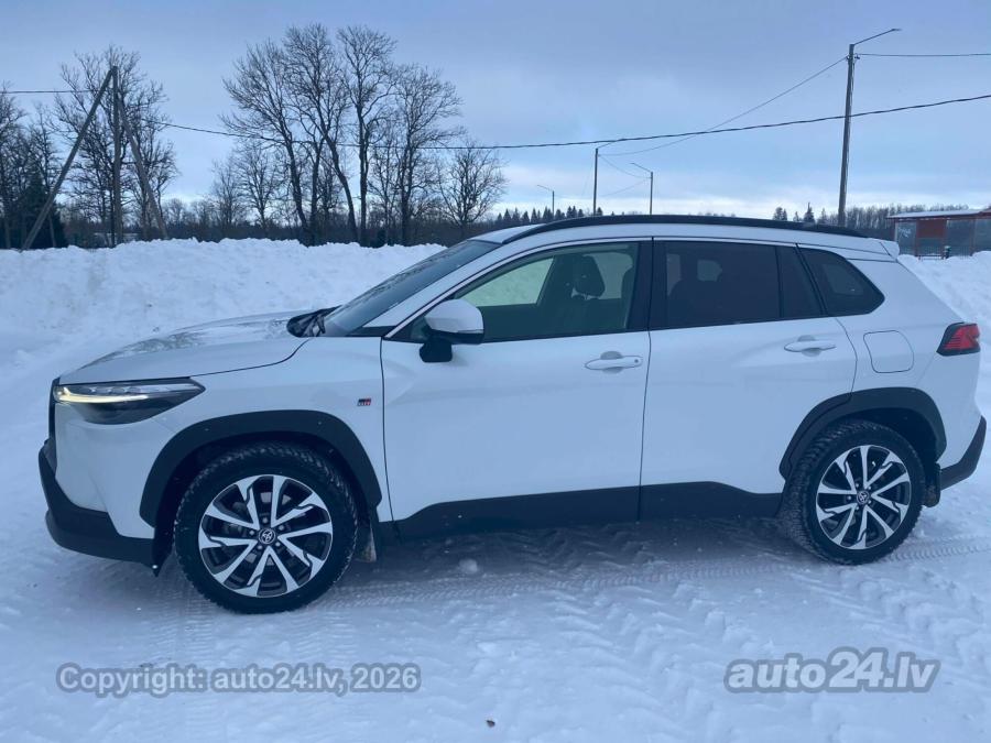 Balts Toyota Corolla 2024 Tallina, ar dzinēja tilpumu 2.00 L un nobraukumu 35 tūkst. km par 34500 €, foto 3 vietnē AUTOMOTO.COM.LV