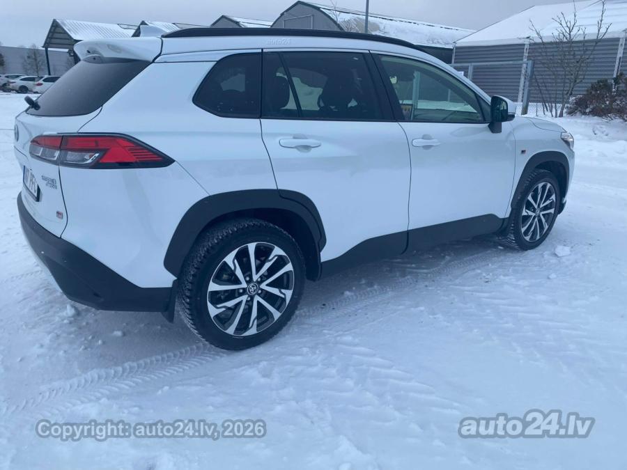 Balts Toyota Corolla 2024 Tallina, ar dzinēja tilpumu 2.00 L un nobraukumu 35 tūkst. km par 34500 €, foto 5 vietnē AUTOMOTO.COM.LV