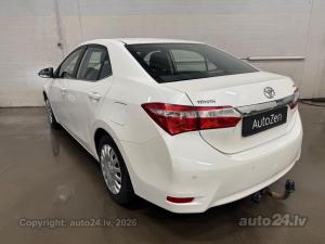 Balts Toyota Corolla 2013 Tallina, ar dzinēja tilpumu 1.60 L un nobraukumu 139 tūkst. km par 7995 €, foto 4 vietnē AUTOMOTO.COM.LV