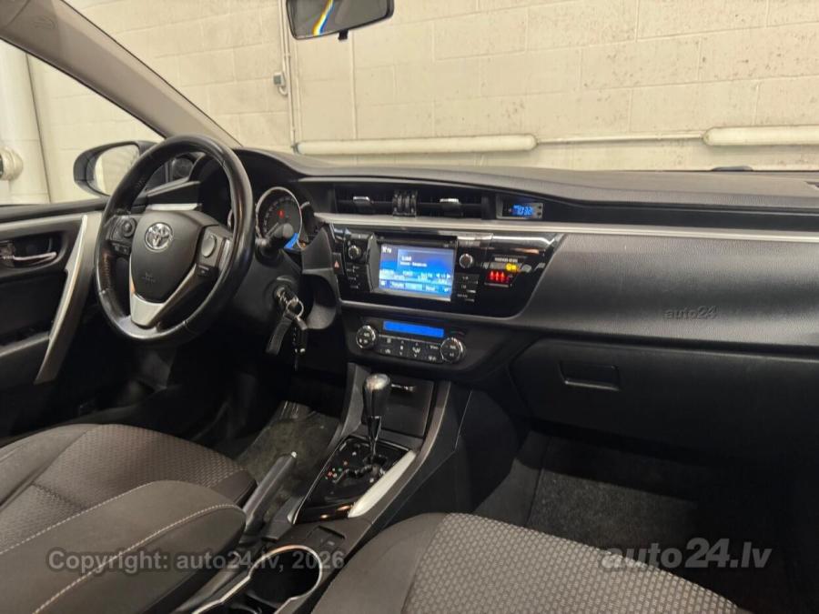 Balts Toyota Corolla 2013 Tallina, ar dzinēja tilpumu 1.60 L un nobraukumu 139 tūkst. km par 7995 €, foto 12 vietnē AUTOMOTO.COM.LV