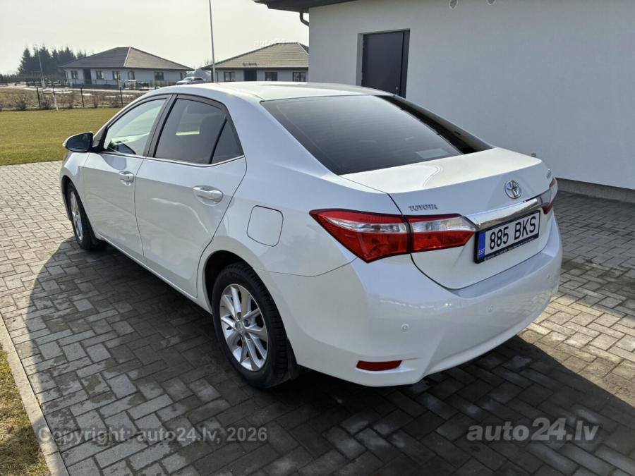 White Toyota Corolla 2013 in Tartu, with an engine capacity of 1.60 L and mileage of 114 thousand km for 7600 €, photo 3 on AUTOMOTO.COM.LV