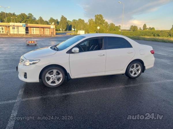 White Toyota Corolla 2013 in Paide, with an engine capacity of 1.60 L and mileage of 87 thousand km for 8000 €, photo 3 on AUTOMOTO.COM.LV
