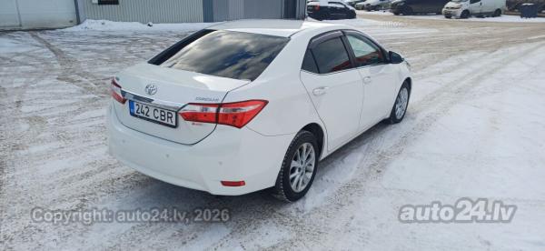 Balts Toyota Corolla 2014 Tallina, ar dzinēja tilpumu 1.60 L un nobraukumu 164 tūkst. km par 10400 €, foto 2 vietnē AUTOMOTO.COM.LV