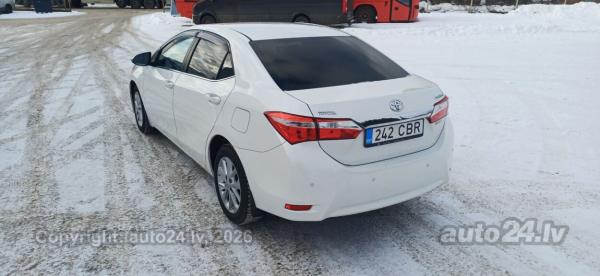 Balts Toyota Corolla 2014 Tallina, ar dzinēja tilpumu 1.60 L un nobraukumu 164 tūkst. km par 10400 €, foto 3 vietnē AUTOMOTO.COM.LV