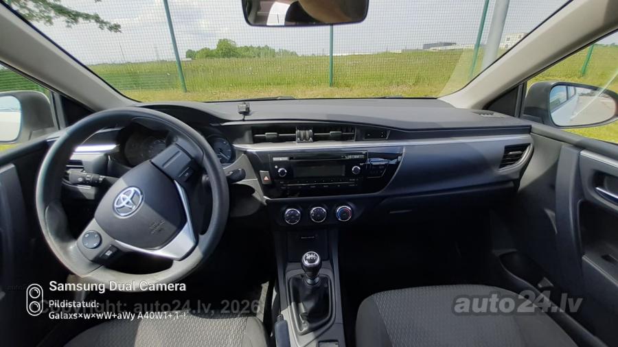 Balts Toyota Corolla 2014 Tallina, ar dzinēja tilpumu 1.40 L un nobraukumu 215 tūkst. km par 7000 €, foto 4 vietnē AUTOMOTO.COM.LV
