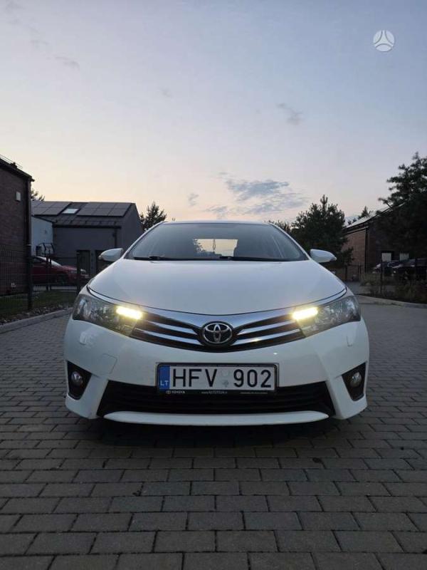 Balts Toyota Corolla 2014 Viļņa, ar dzinēja tilpumu 1.60 L un nobraukumu 201 tūkst. km par 6900 €, foto 1 vietnē AUTOMOTO.COM.LV