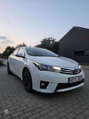 Balts Toyota Corolla 2014 Viļņa, ar dzinēja tilpumu 1.60 L un nobraukumu 201 tūkst. km par 6900 €, foto 4 vietnē AUTOMOTO.COM.LV