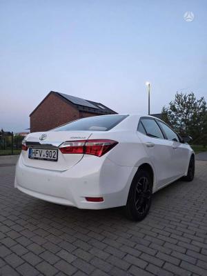 Balts Toyota Corolla 2014 Viļņa, ar dzinēja tilpumu 1.60 L un nobraukumu 201 tūkst. km par 6900 €, foto 5 vietnē AUTOMOTO.COM.LV