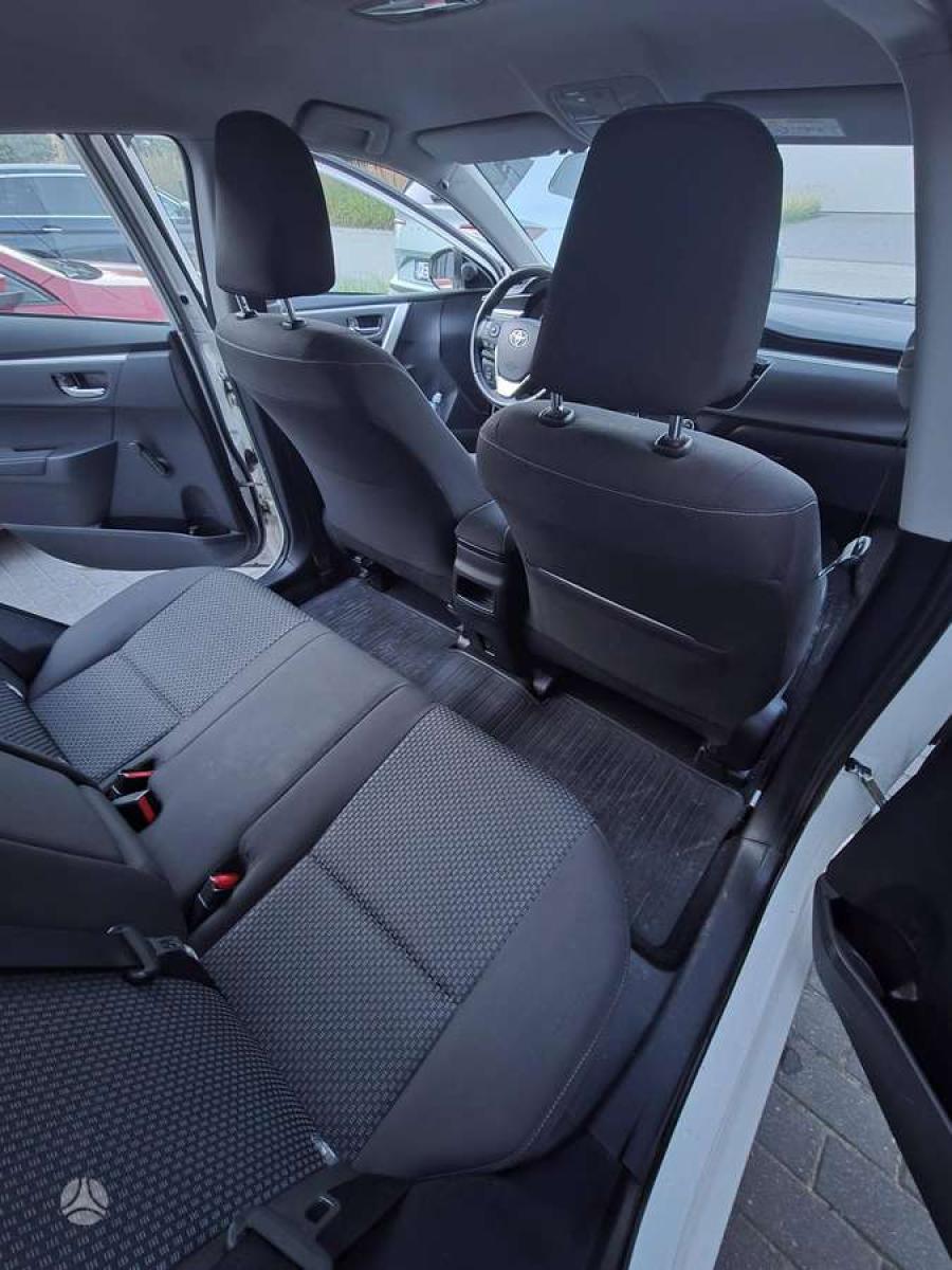 Balts Toyota Corolla 2014 Viļņa, ar dzinēja tilpumu 1.60 L un nobraukumu 201 tūkst. km par 6900 €, foto 15 vietnē AUTOMOTO.COM.LV