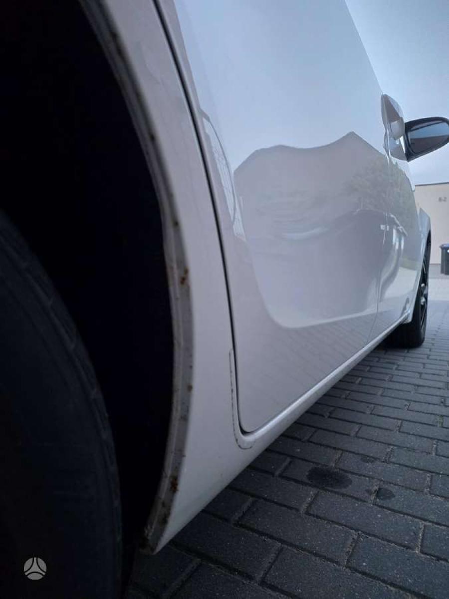 Balts Toyota Corolla 2014 Viļņa, ar dzinēja tilpumu 1.60 L un nobraukumu 201 tūkst. km par 6900 €, foto 19 vietnē AUTOMOTO.COM.LV