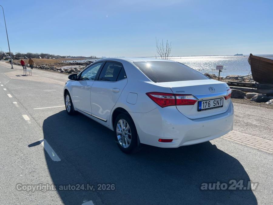 Balts Toyota Corolla 2014 Tallina, ar dzinēja tilpumu 1.60 L un nobraukumu 132 tūkst. km par 9200 €, foto 3 vietnē AUTOMOTO.COM.LV