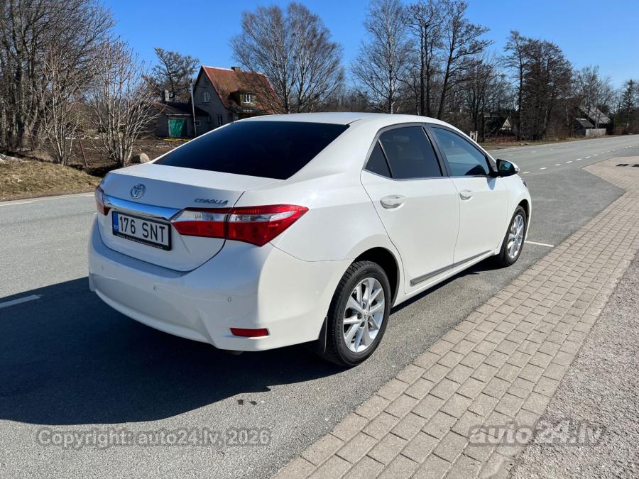 Balts Toyota Corolla 2014 Tallina, ar dzinēja tilpumu 1.60 L un nobraukumu 132 tūkst. km par 9200 €, foto 4 vietnē AUTOMOTO.COM.LV