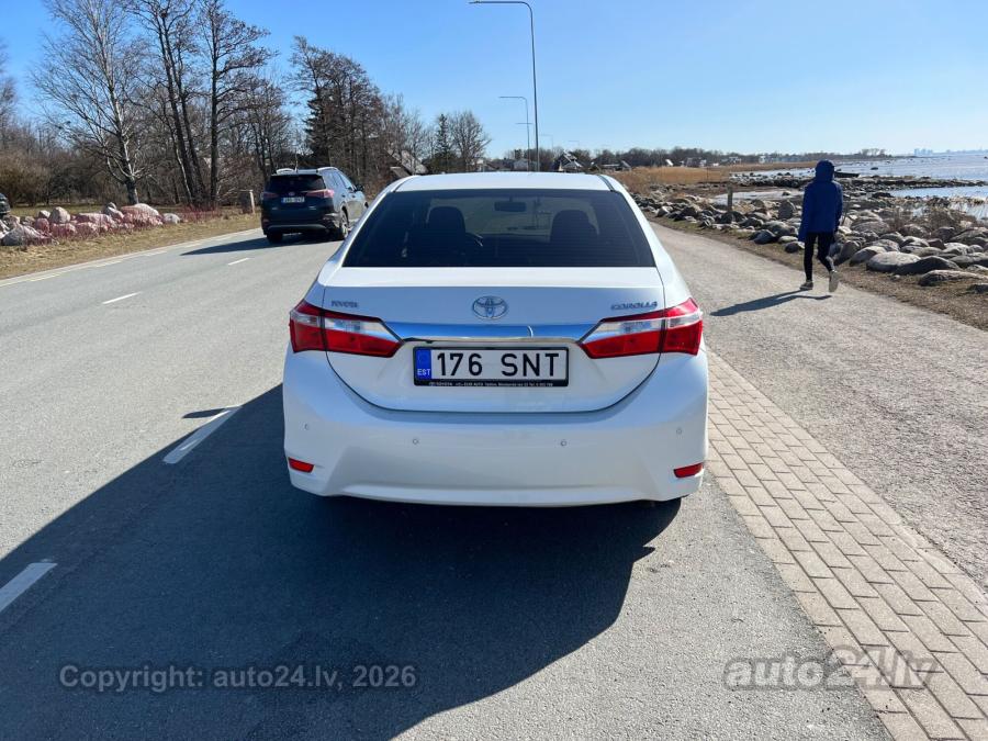 Balts Toyota Corolla 2014 Tallina, ar dzinēja tilpumu 1.60 L un nobraukumu 132 tūkst. km par 9200 €, foto 5 vietnē AUTOMOTO.COM.LV