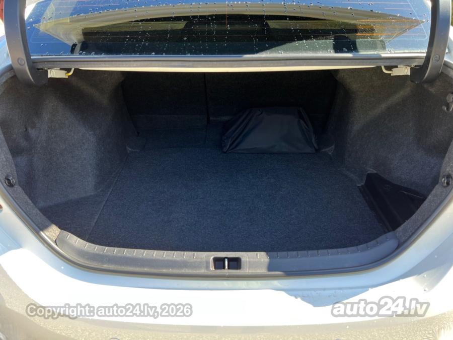 Balts Toyota Corolla 2014 Tallina, ar dzinēja tilpumu 1.60 L un nobraukumu 132 tūkst. km par 9200 €, foto 9 vietnē AUTOMOTO.COM.LV