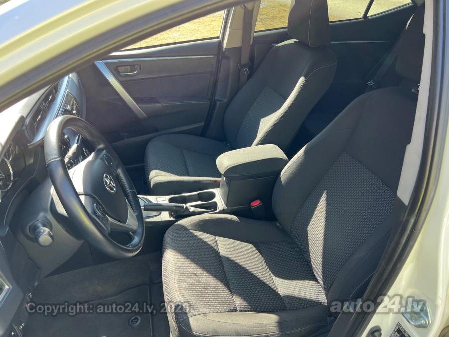 Balts Toyota Corolla 2014 Tallina, ar dzinēja tilpumu 1.60 L un nobraukumu 132 tūkst. km par 9200 €, foto 11 vietnē AUTOMOTO.COM.LV