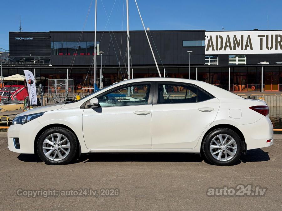 Balts Toyota Corolla 2014 Tallina, ar dzinēja tilpumu 1.60 L un nobraukumu 124 tūkst. km par 8490 €, foto 3 vietnē AUTOMOTO.COM.LV