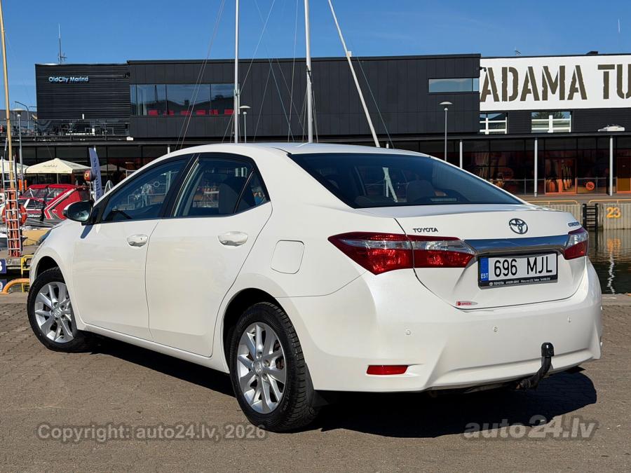 Balts Toyota Corolla 2014 Tallina, ar dzinēja tilpumu 1.60 L un nobraukumu 124 tūkst. km par 8490 €, foto 4 vietnē AUTOMOTO.COM.LV
