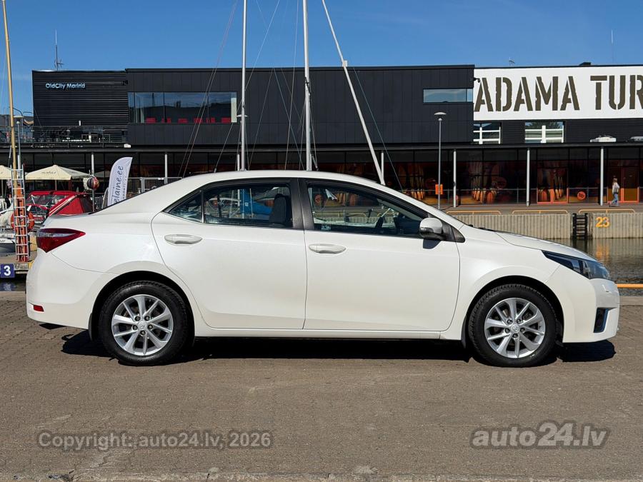 Balts Toyota Corolla 2014 Tallina, ar dzinēja tilpumu 1.60 L un nobraukumu 124 tūkst. km par 8490 €, foto 6 vietnē AUTOMOTO.COM.LV