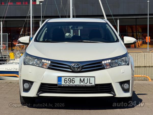 White Toyota Corolla 2014 in Tallinn, with an engine capacity of 1.60 L and mileage of 124 thousand km for 8490 €, photo 8 on AUTOMOTO.COM.LV