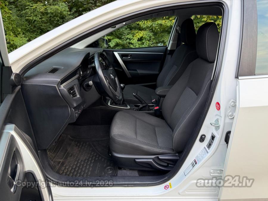 Balts Toyota Corolla 2014 Tallina, ar dzinēja tilpumu 1.60 L un nobraukumu 124 tūkst. km par 8490 €, foto 12 vietnē AUTOMOTO.COM.LV