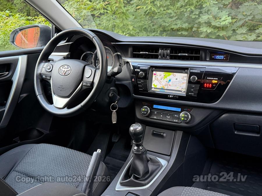 Balts Toyota Corolla 2014 Tallina, ar dzinēja tilpumu 1.60 L un nobraukumu 124 tūkst. km par 8490 €, foto 21 vietnē AUTOMOTO.COM.LV
