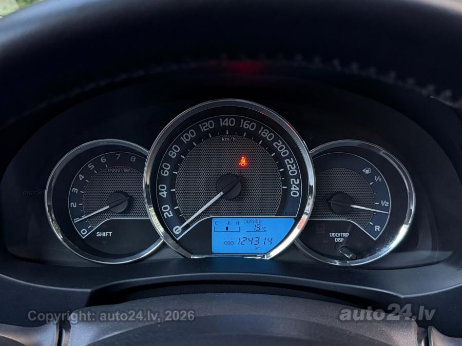 Balts Toyota Corolla 2014 Tallina, ar dzinēja tilpumu 1.60 L un nobraukumu 124 tūkst. km par 8490 €, foto 23 vietnē AUTOMOTO.COM.LV
