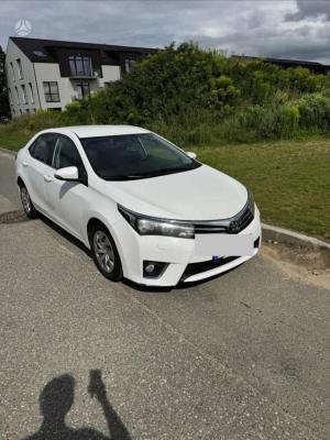 White Toyota Corolla 2014 in Vilnius, with an engine capacity of 1.36 L and mileage of 260 thousand km for 5999 €, photo  on AUTOMOTO.COM.LV